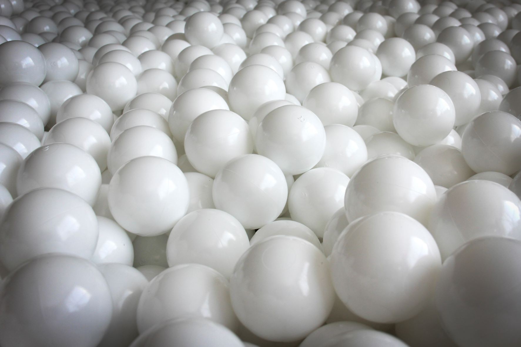 Witte ballen voor ballenbak huren